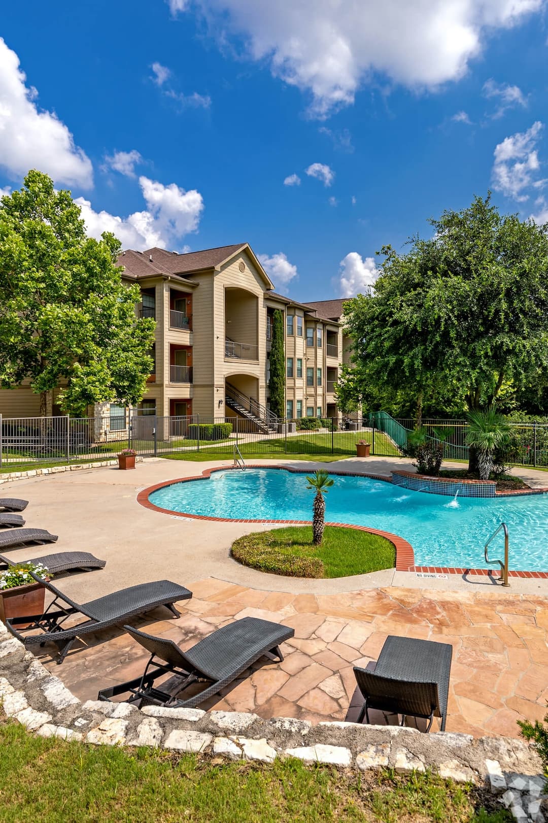 Luxury Apartments in Alamo Ranch San Antonio | Carmel Canyon